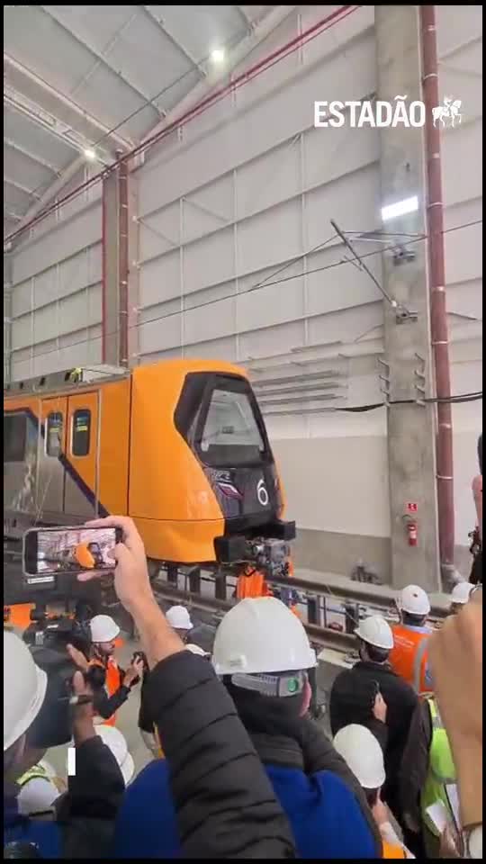 Governo de SP entrega primeiro trem da Linha 6-Laranja do Metrô ...