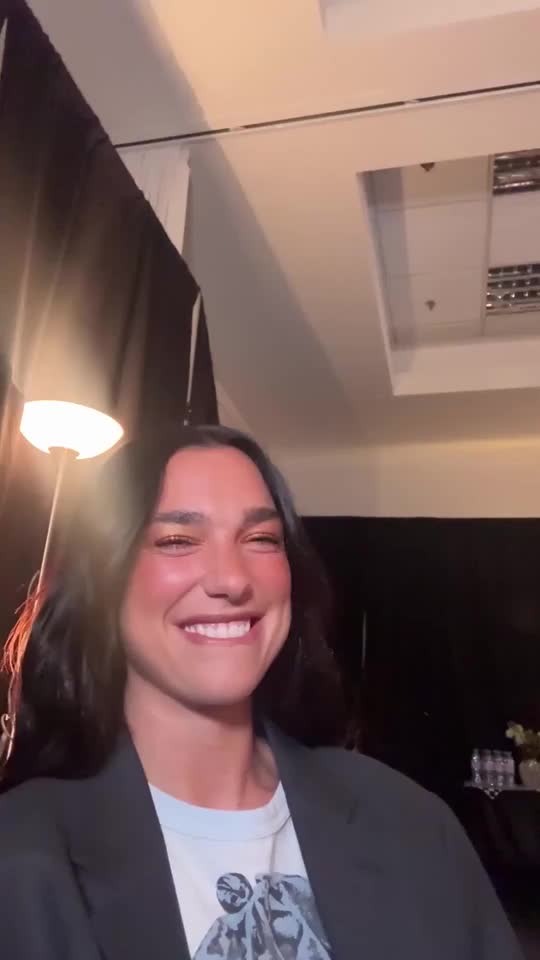 Dua Lipa grava vídeo falando em português, repete meme de Juliette e ...