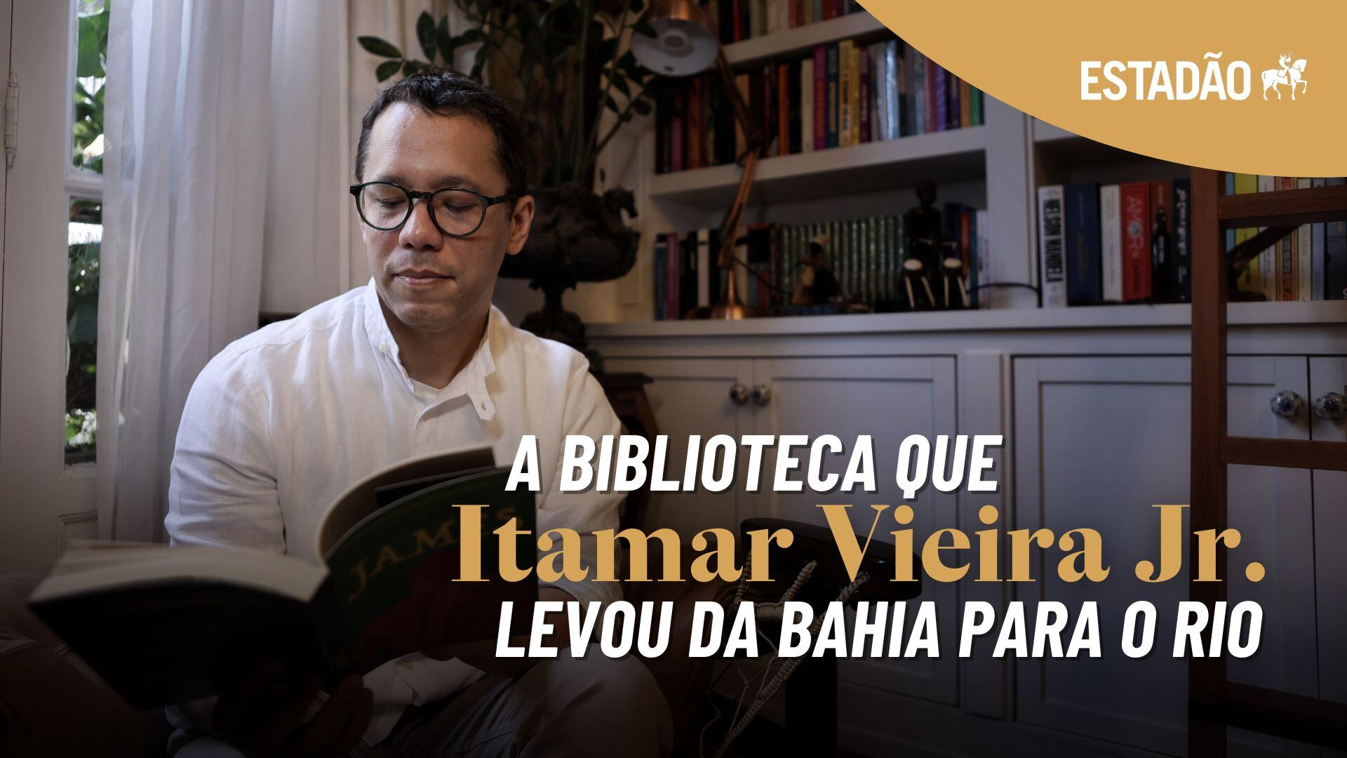 A coleção de livros que Itamar Vieira Junior levou da Bahia para o Rio ...
